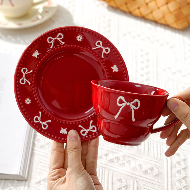 Керамический набор для кофе с красным бантом, чашка и блюдце, подглазурная роспись, чашка для послеобеденного чая в европейском стиле, элитный свадебный подарок для девушек.