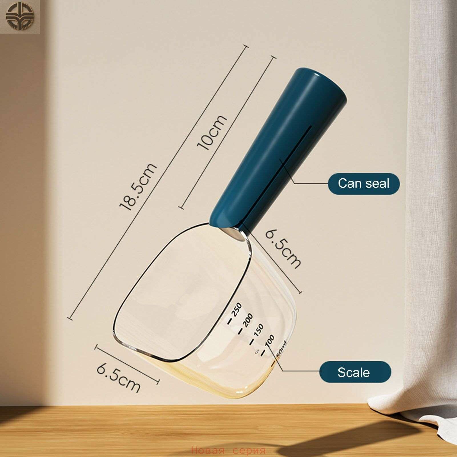 Мерный стакан для корма собак; ложка для кошачьего корма.