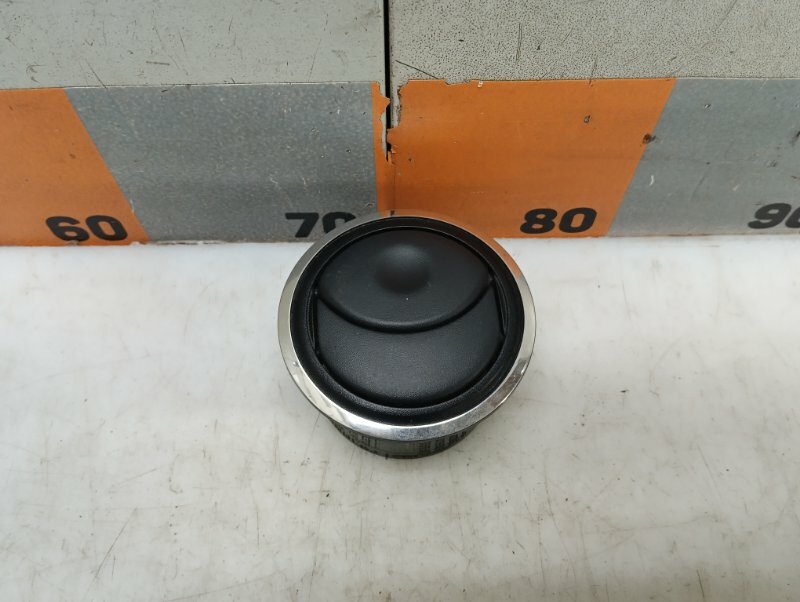 Б/У хром, Рено Логан 2, Renault Sandero 2014- Дефлектор воздушный Renault Logan 2019 2, L8 296585 RENAULT арт. 687607294R