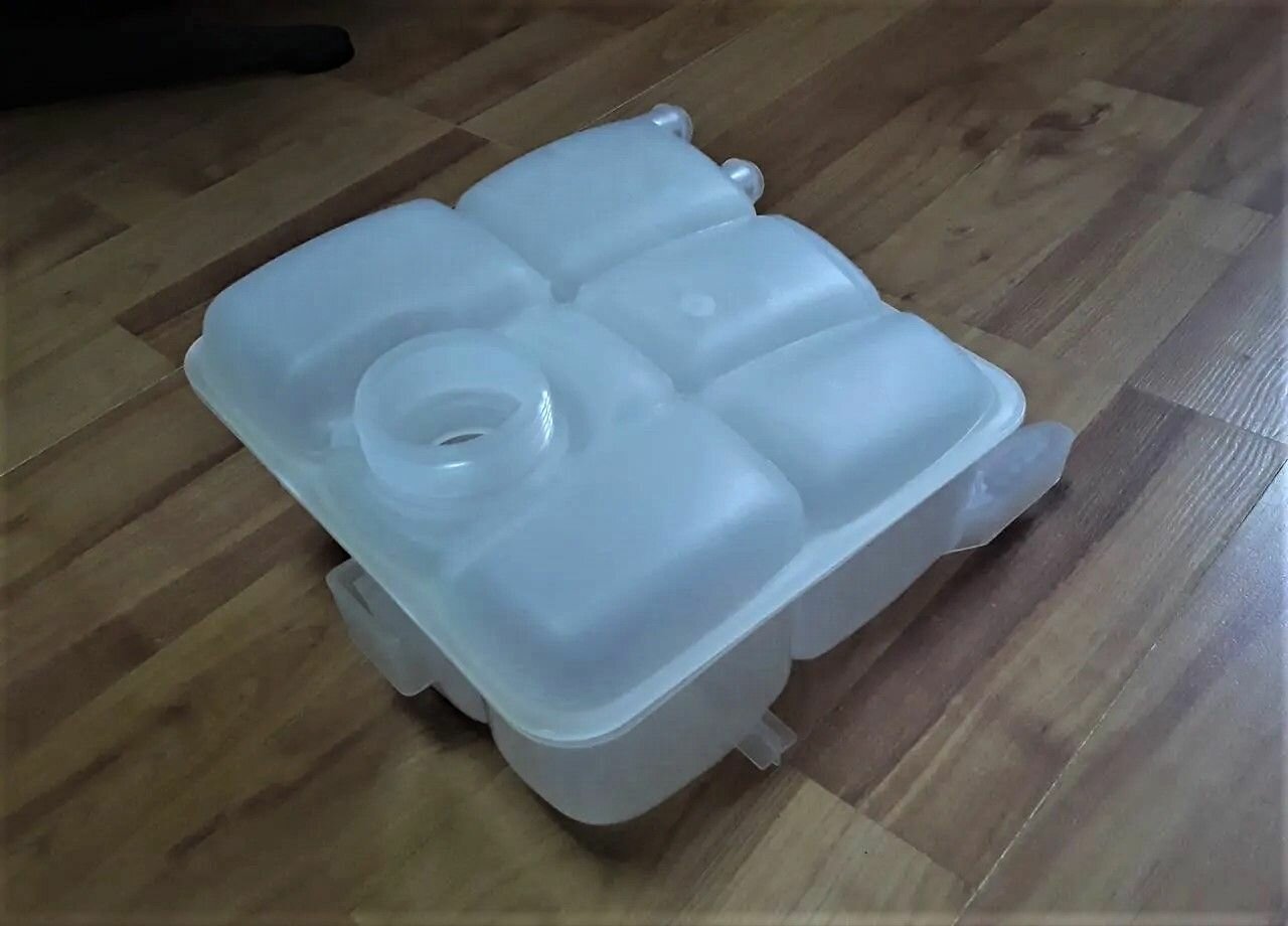 Расширительный бачок охлаждающей жидкости на Форд Фокус 3, Форд Куга 2