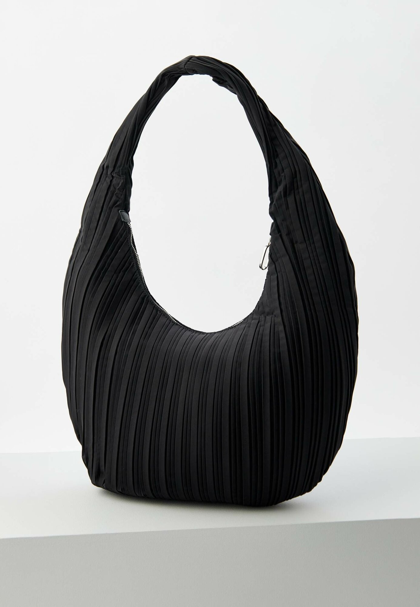 Сумка хобо KARL LAGERFELD JEANS HOBO PLEATED, черный — фото 1