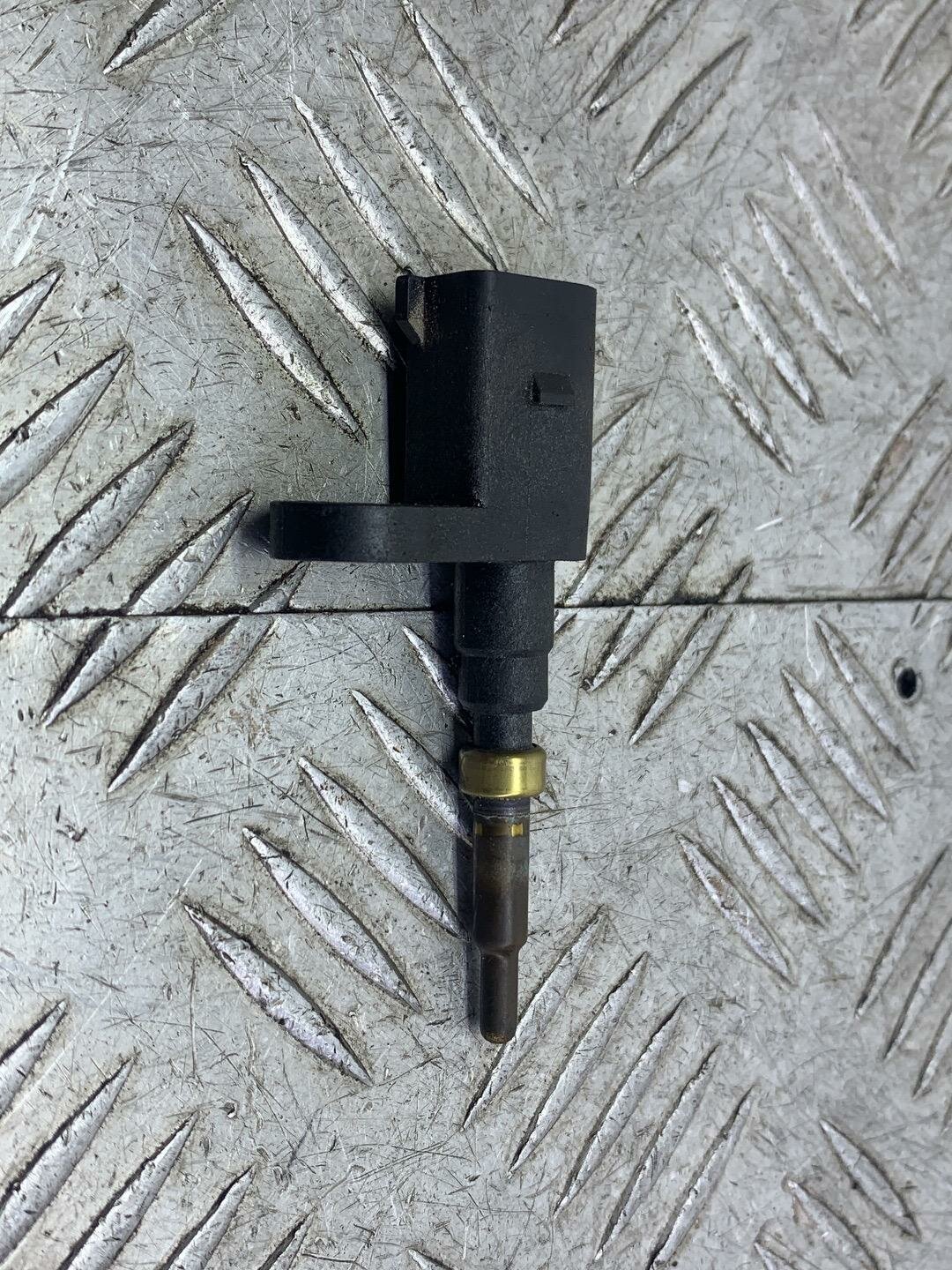 Датчик температуры охлаждающей жидкости Volkswagen Caddy 5 2022 05L919501B