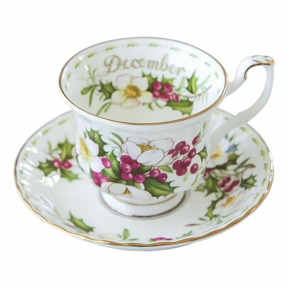 Эксклюзивная чайная пара Royal Albert из костяного фарфора, серия Цветок месяца Сузуран в мае, произведена в Англии с клеймом 70 х годов