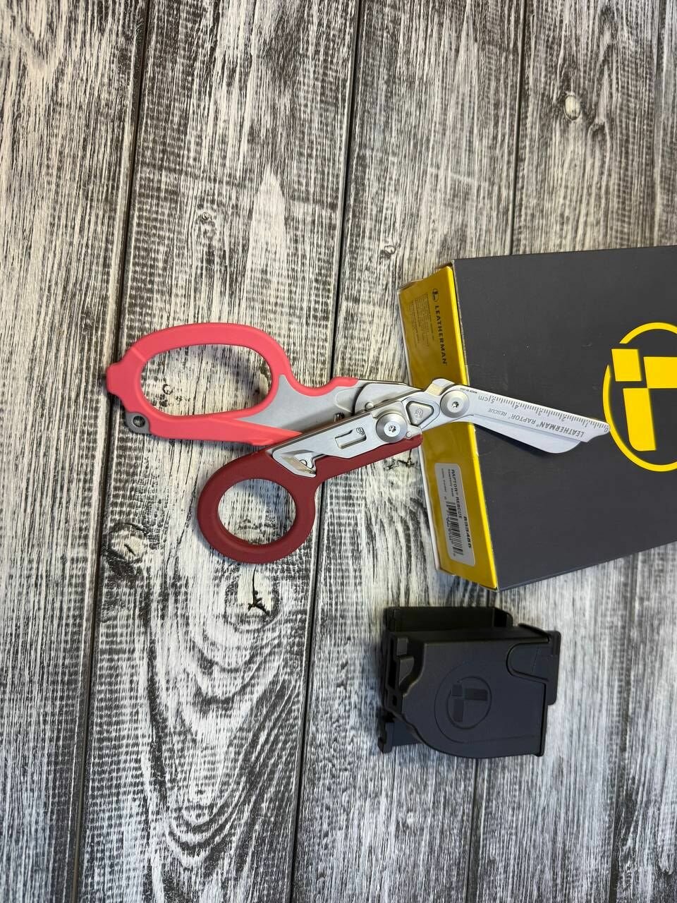 Мультитул Leatherman Raptor RESCUE RASPBERRY ROSE 833486, 6 инструментов