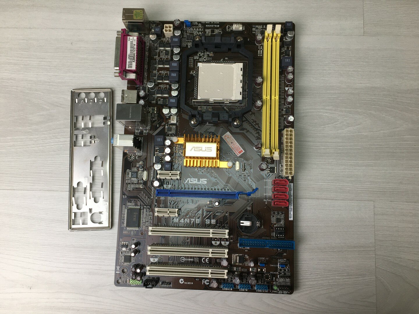 Материнская плата S-AM2+ ASUS M4N78 SE, nForce720D/2DDR2/COM/LPT/PCI-E/GbLAN/ATX