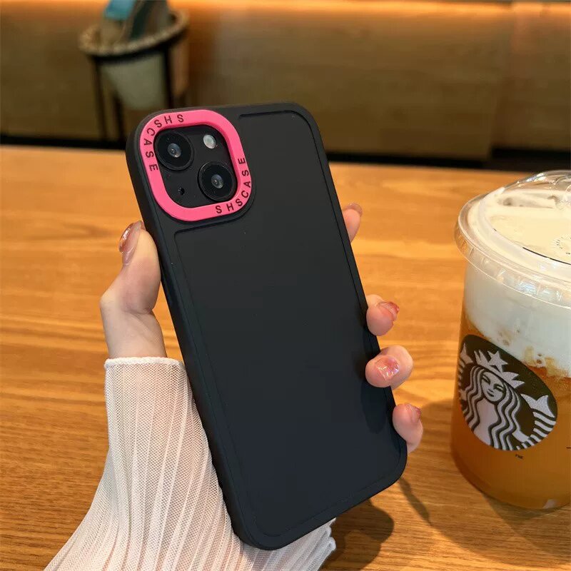 Силиконовый чехол для iPhone 16 с цветовым блоком на объективе — Черный