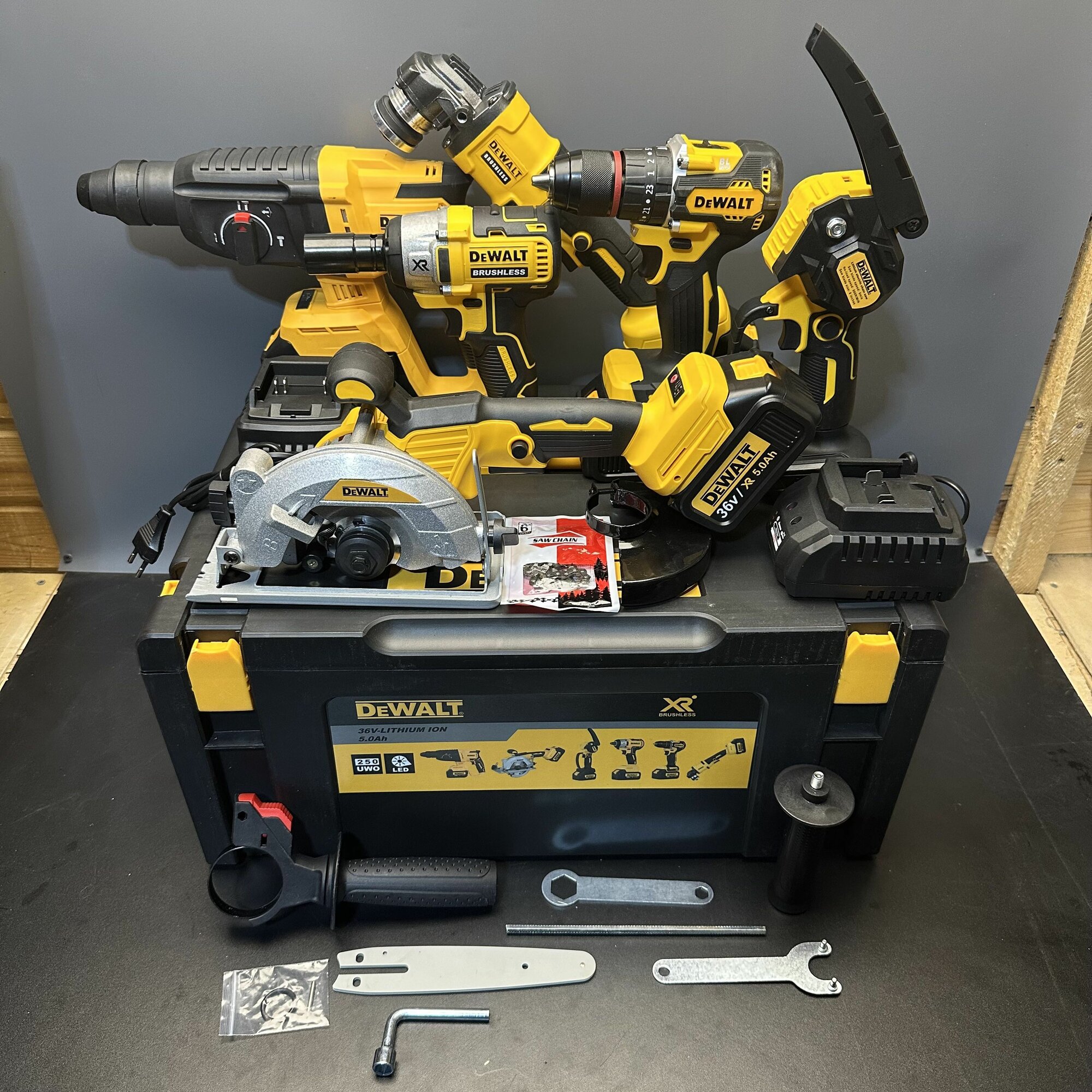 Набор аккумуляторного электроинструмента DeWALT 6в1 ; 4АКБ ; 36V