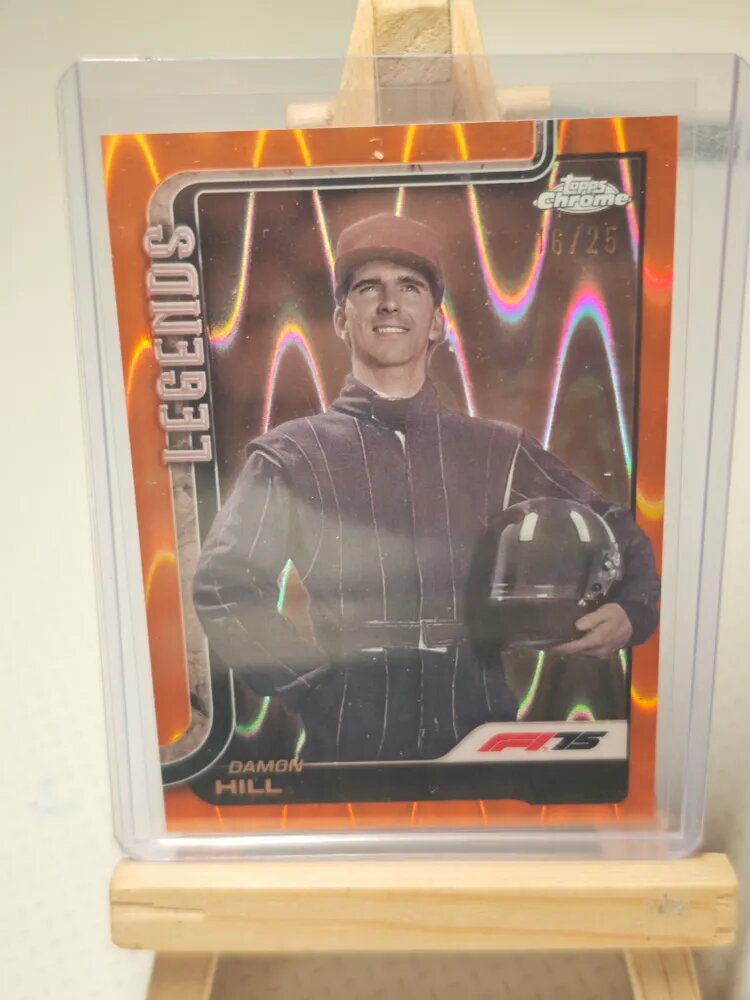 Редкая коллекционная карточка Topps с гоночным автомобилем Формулы-1, выпущенная ограниченным тиражом и содержащая номер. DAMON HILL 16/25