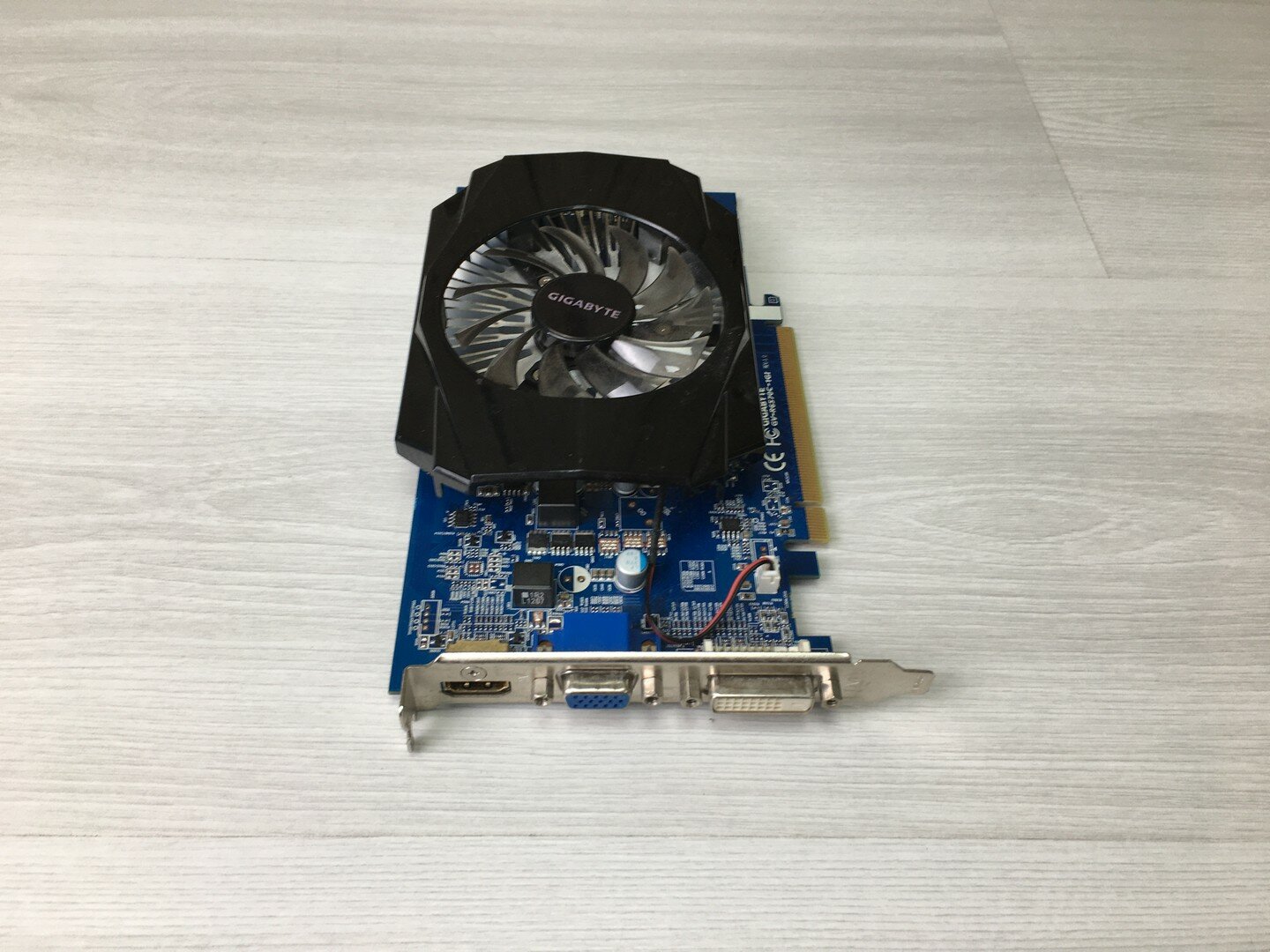 Видеокарта 1Gb Radeon 6570, GIGABYTE GV-R657OC-1GI VGA/DVI-D/HDMI. PCI-E