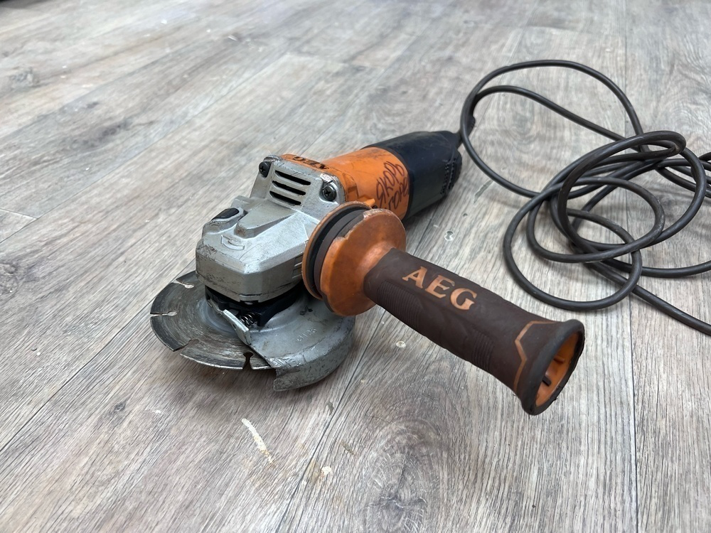 Шлифмашина угловая AEG УШМ болгарка 1300 Вт AEG WS13-125XE 4935451410