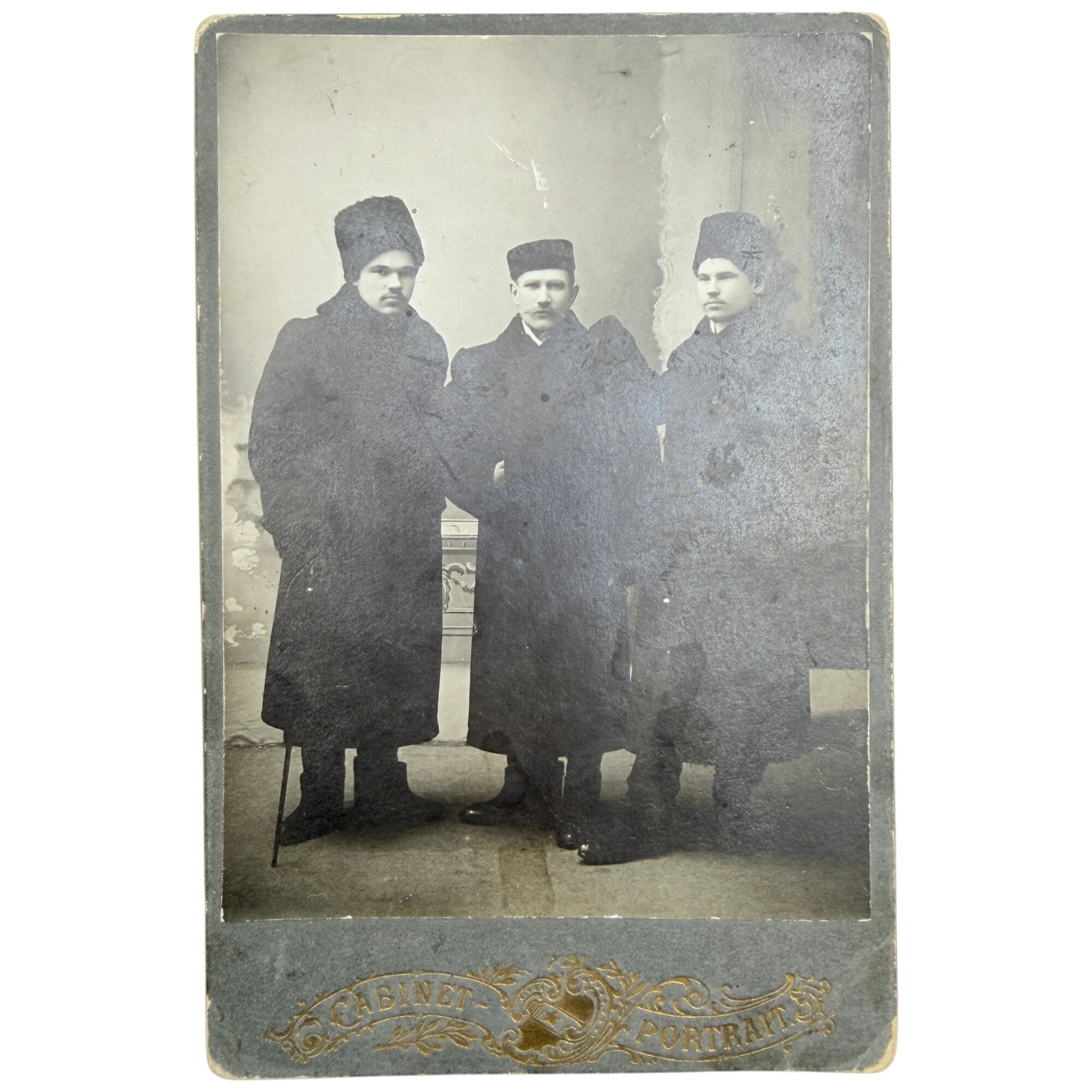 Фотография "Три друга", формат "Кабинетный", 1912 г, Российская Империя
