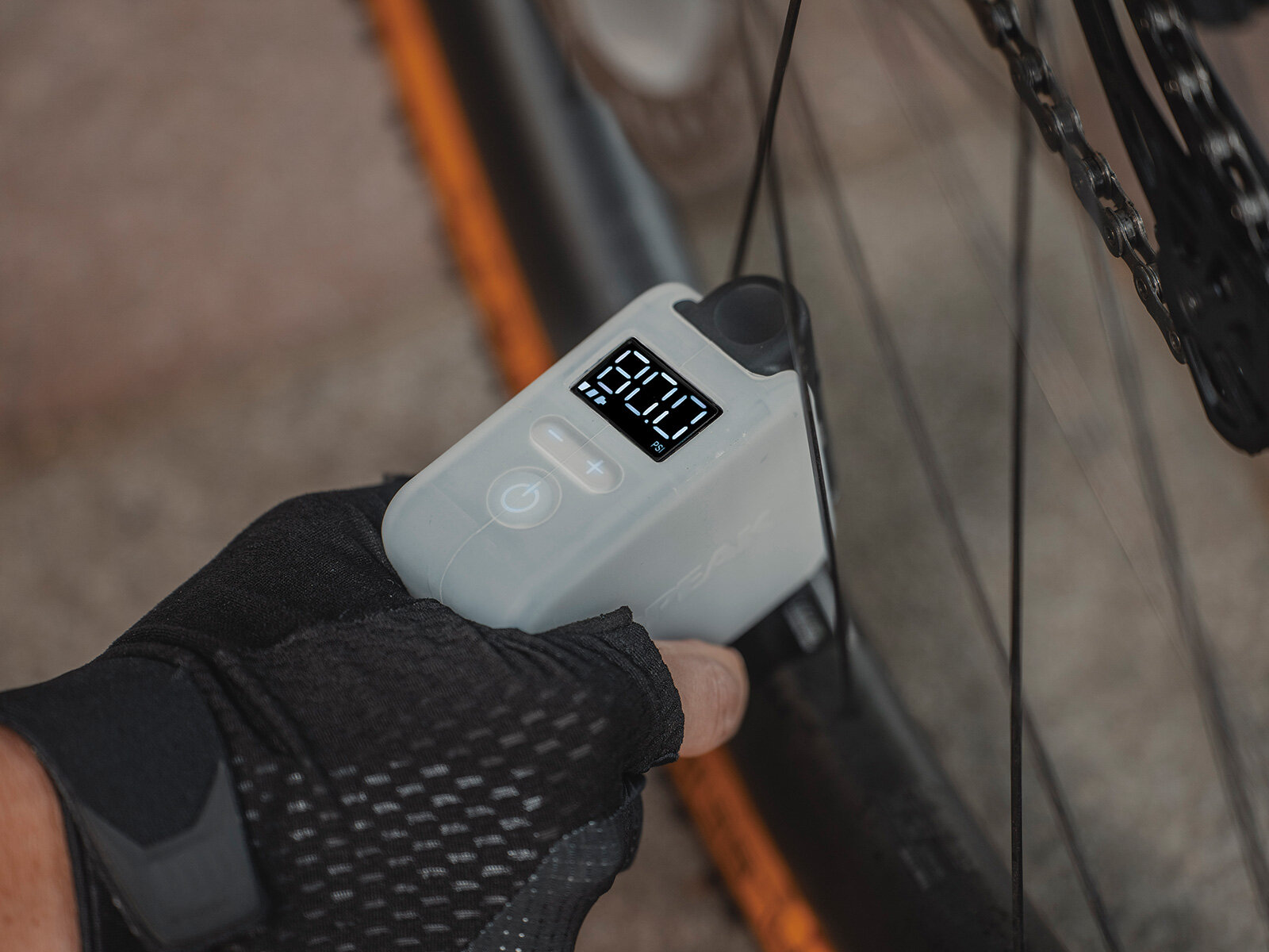Насос Topeak E-Booster Digital — фото 1