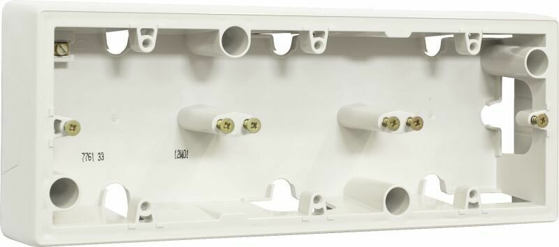 Коробка Legrand Valena 3 поста для накладного монтажа белая 776183