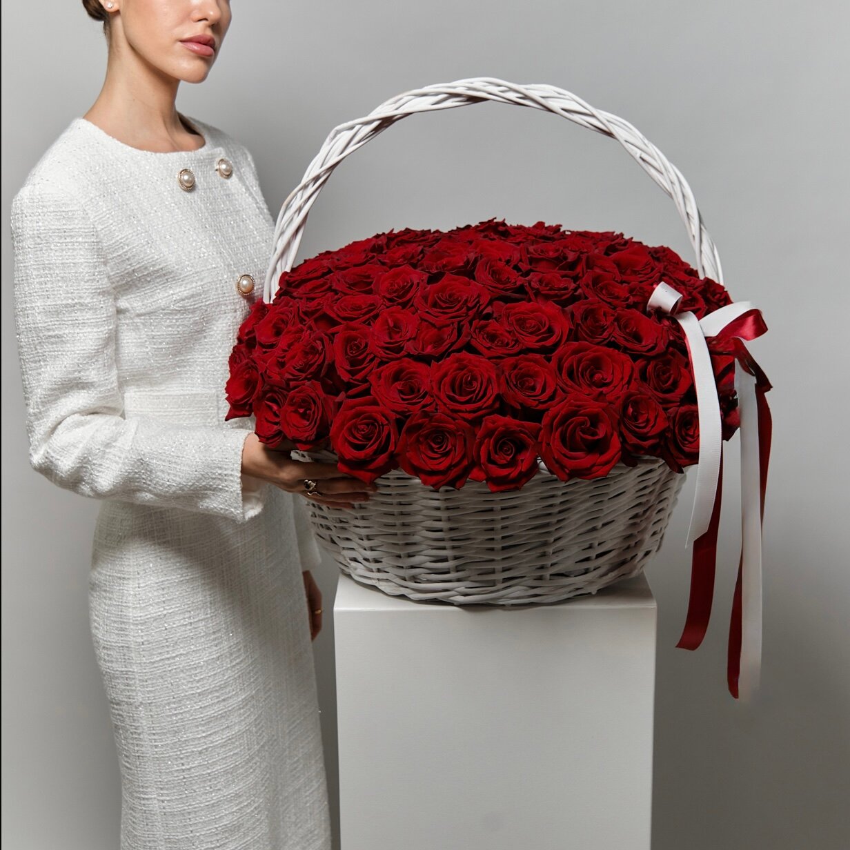 Корзина "Explorer Premium", красная роза 95 шт. , эквадорские розы, в корзине