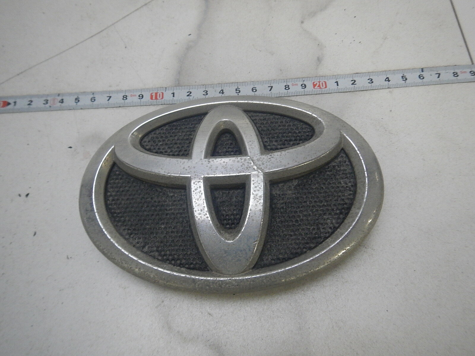 Б/У Эмблема, Toyota (Тойота)-CAMRY 40 (06-11) TOYOTA CAMRY 40 (06-11) Царапины, поврежден хром. 647606 TOYOTA арт. 75311...