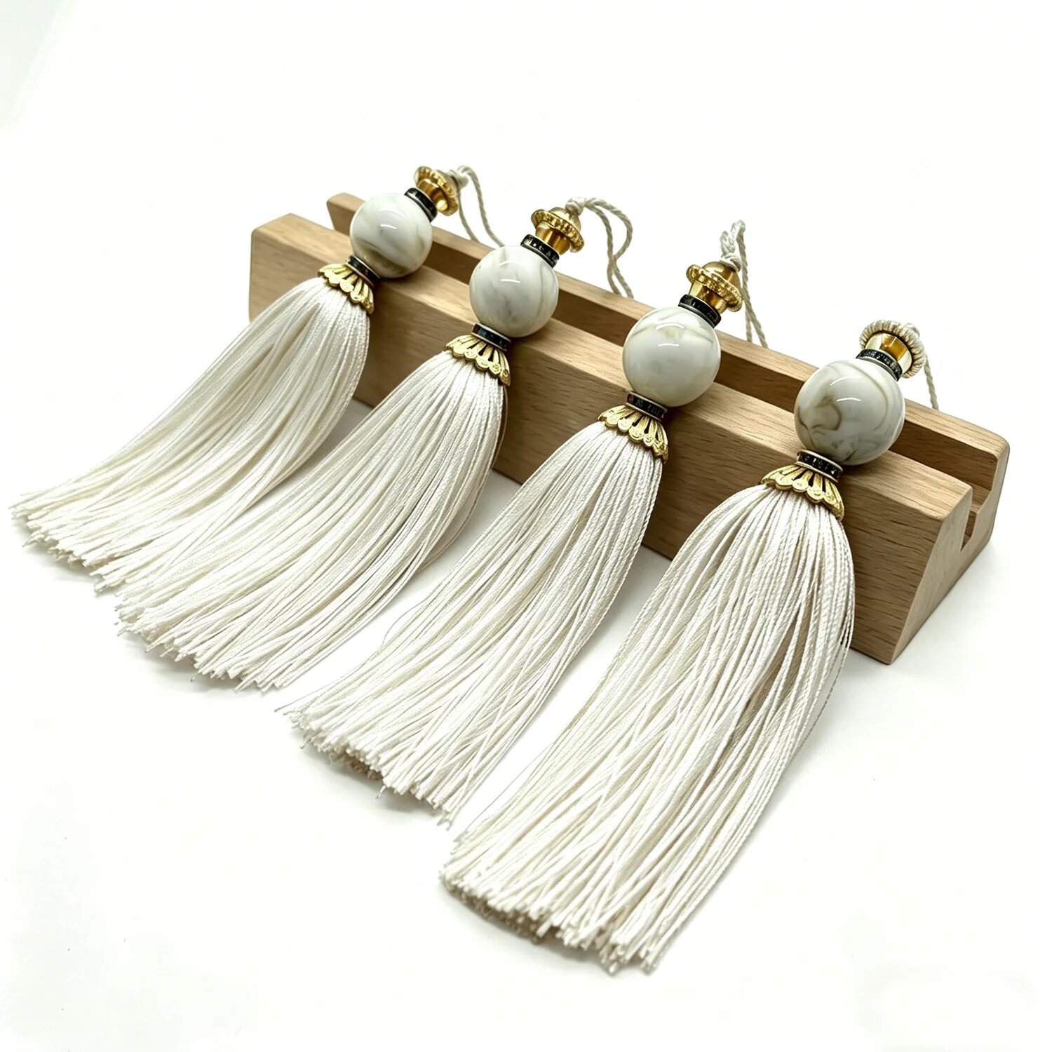 4 шт. подвесных кисточек из полиэстера для рукоделия Бежевый, Small-White