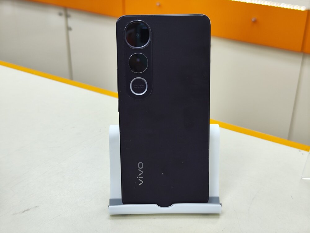 Смартфон vivo V50 Lite 4G 8+256 ГБ, Snapdragon 685, 6.77" AMOLED, , Б\У, Уценка.