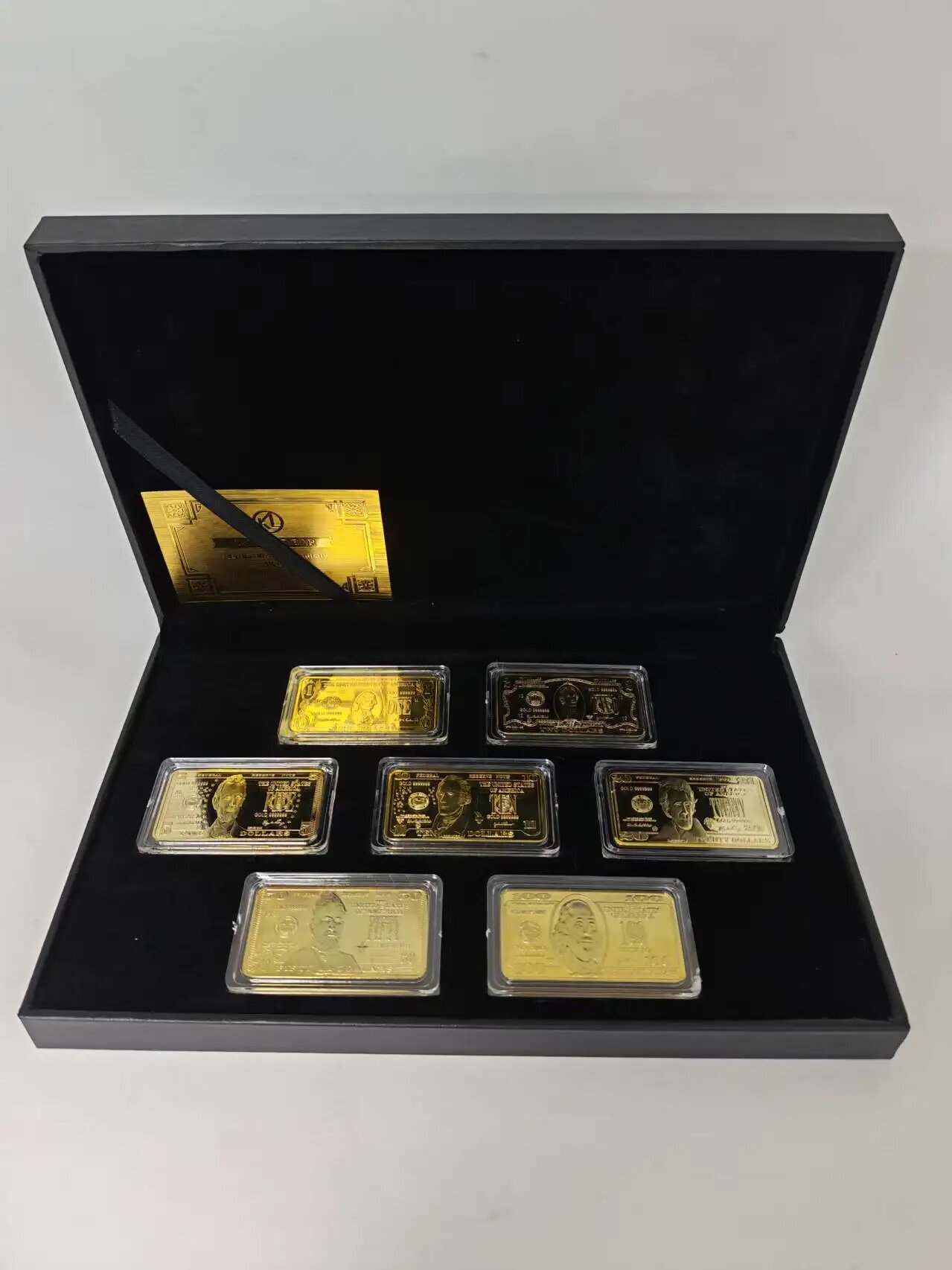 Коллекционный золотой слиток KDLXG 7 coins with a black