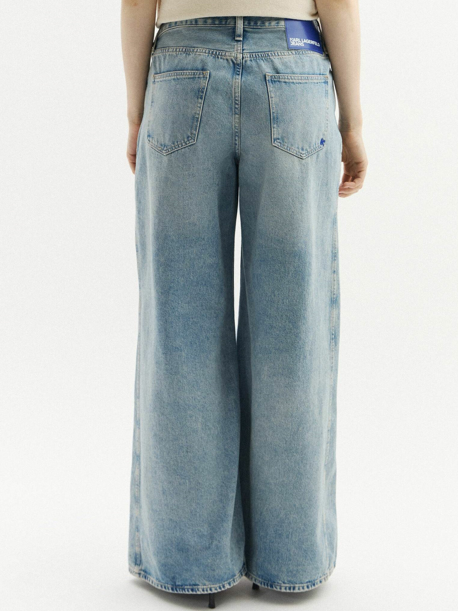 Джинсы трубы KARL LAGERFELD JEANS, размер 27, голубой — фото 1