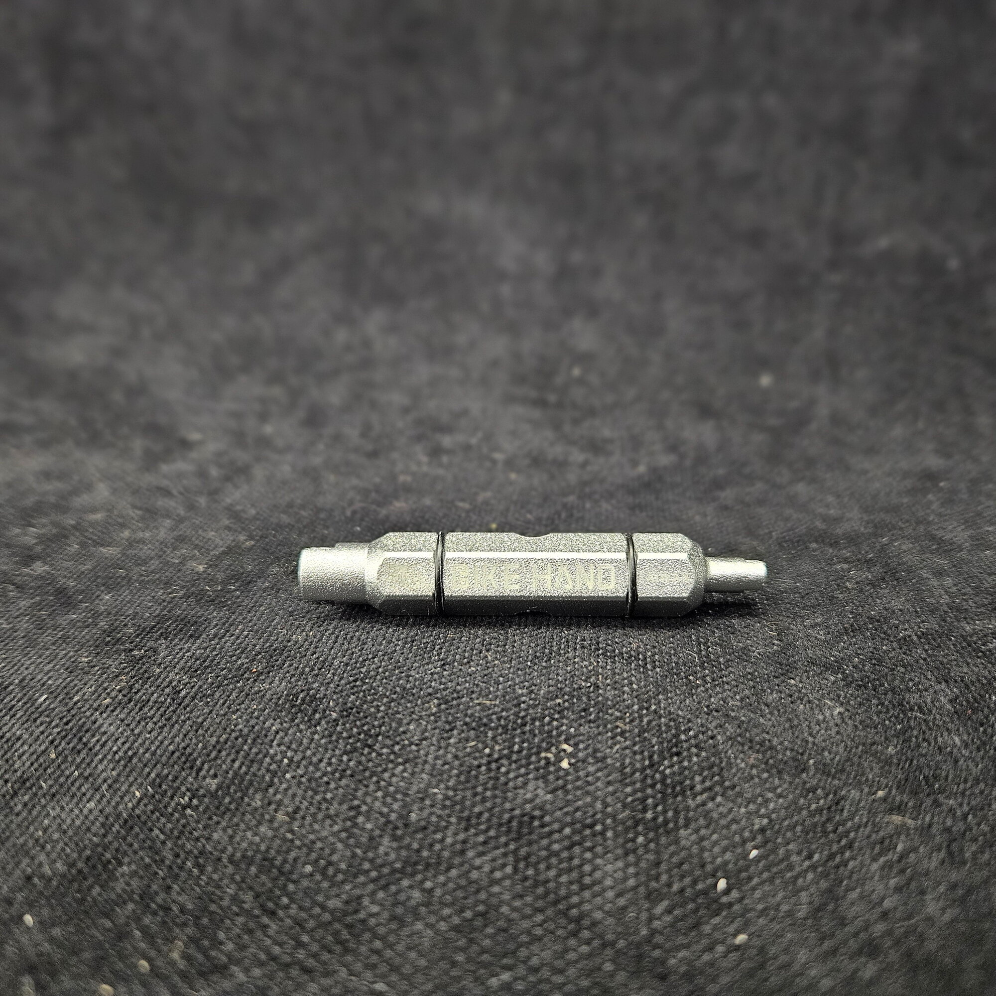 Съемник для ниппелей BikeHand YC-1VW, подходит для Presta и Schrader