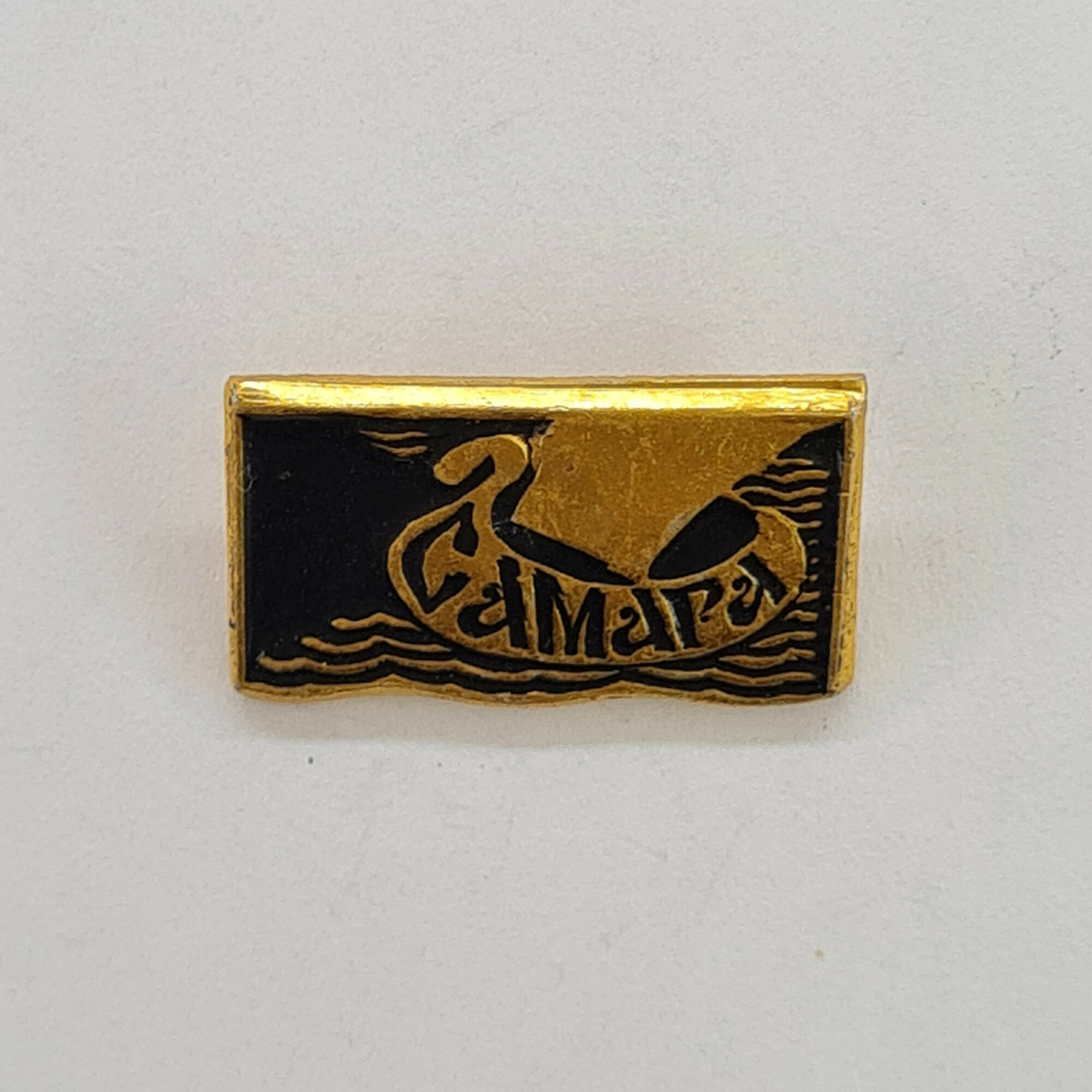 Значок СССР. Самарканд, лодка на волнах, туризм. Винтажный значек.