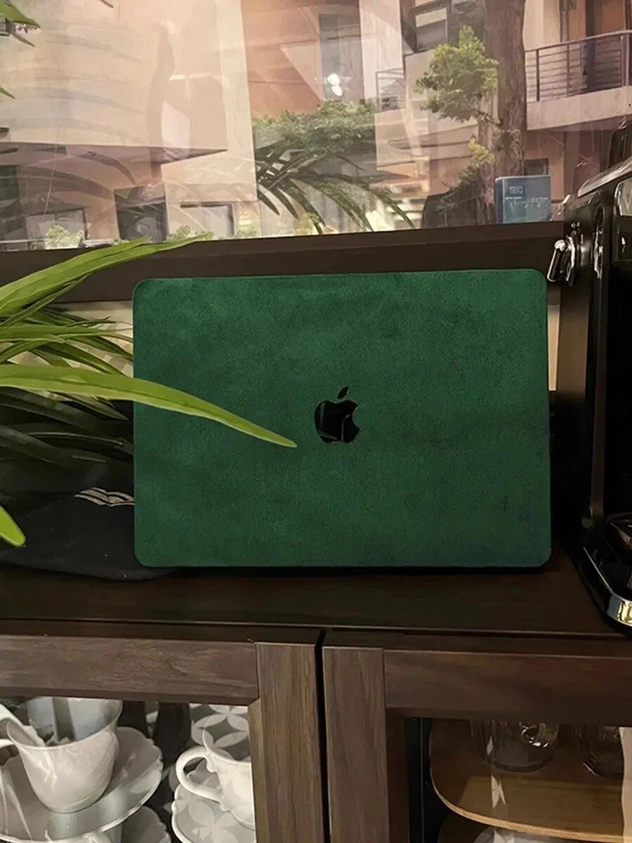 Жесткий кейс Macbook Чехол-накладка Case для pro16,2" 2021-2024 (A2485 A2780 A2991 A3403 A3186)