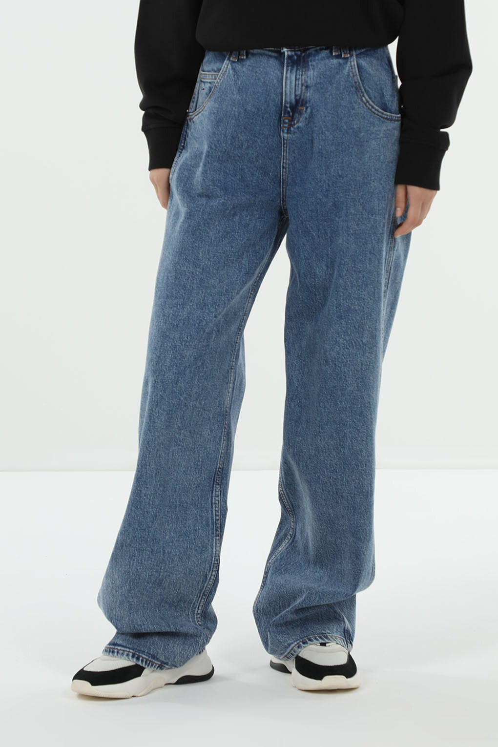 Джинсы Tommy Jeans
