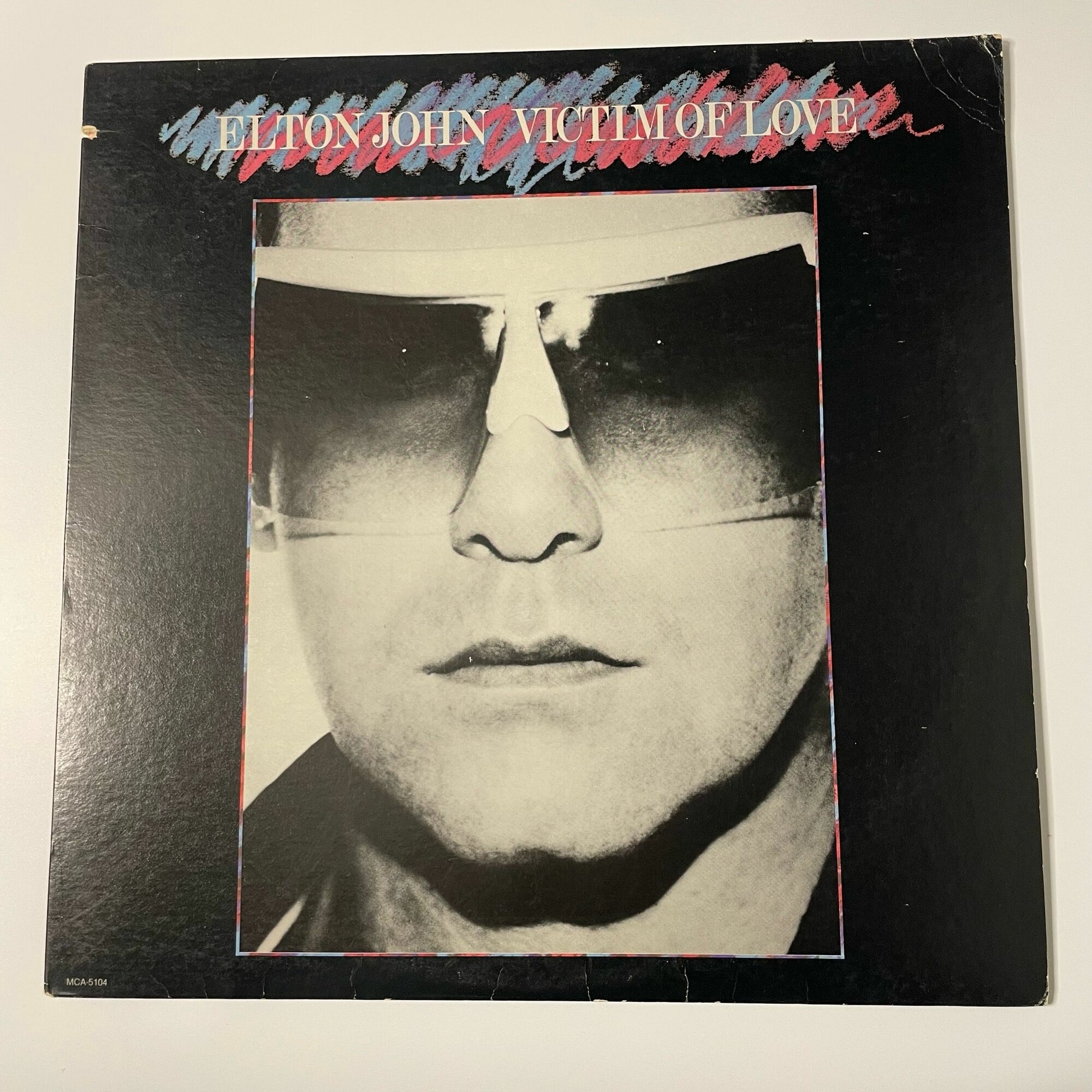 Винтажная виниловая пластинка LP Elton John Victim Of Love (США 1979)