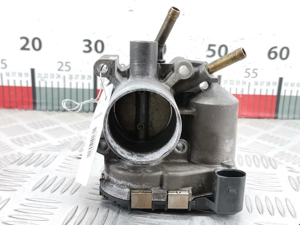 Заслонка дроссельная / 1885601 0280750095 030133062C для Volkswagen Polo 3 (с пробегом)