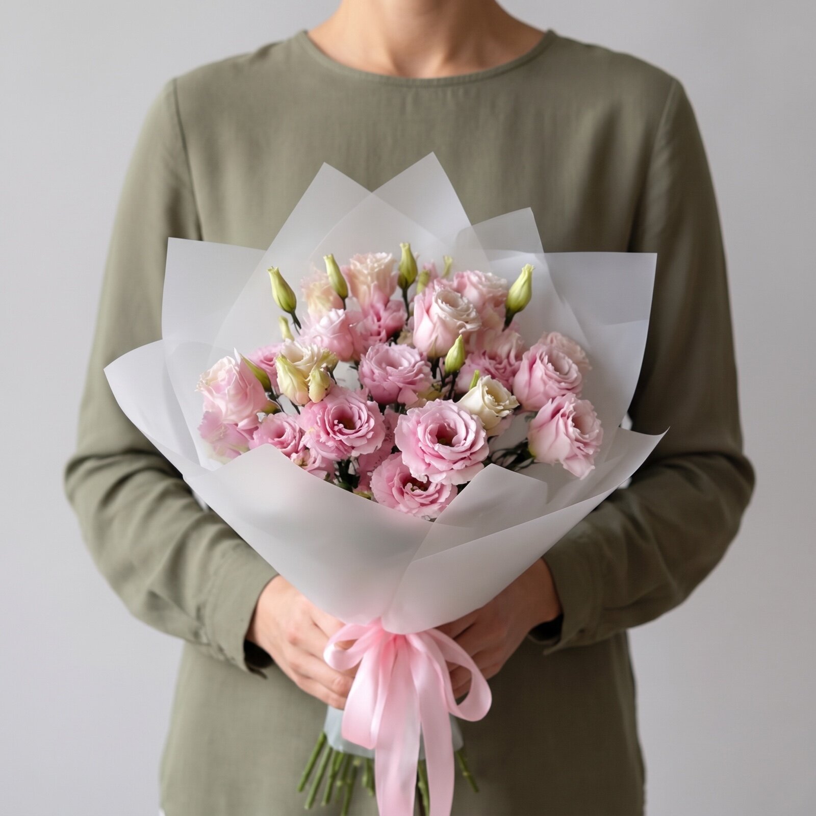Букет живых цветов из 9 розовых эустом, монобукет в подарочной упаковке
