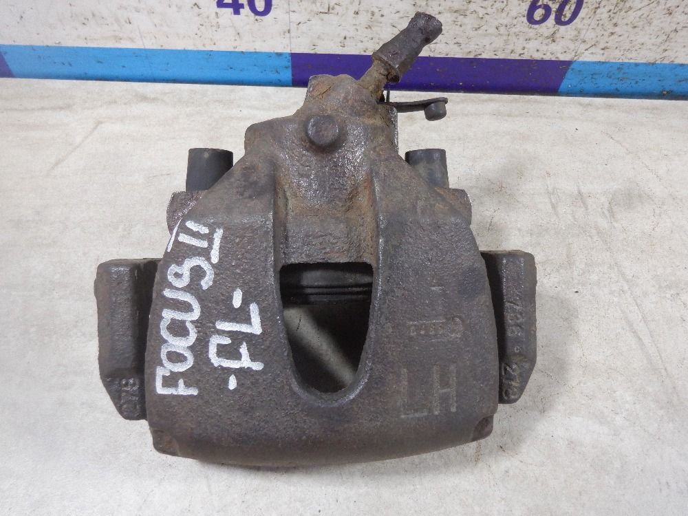 Суппорт передний левый Ford Focus II