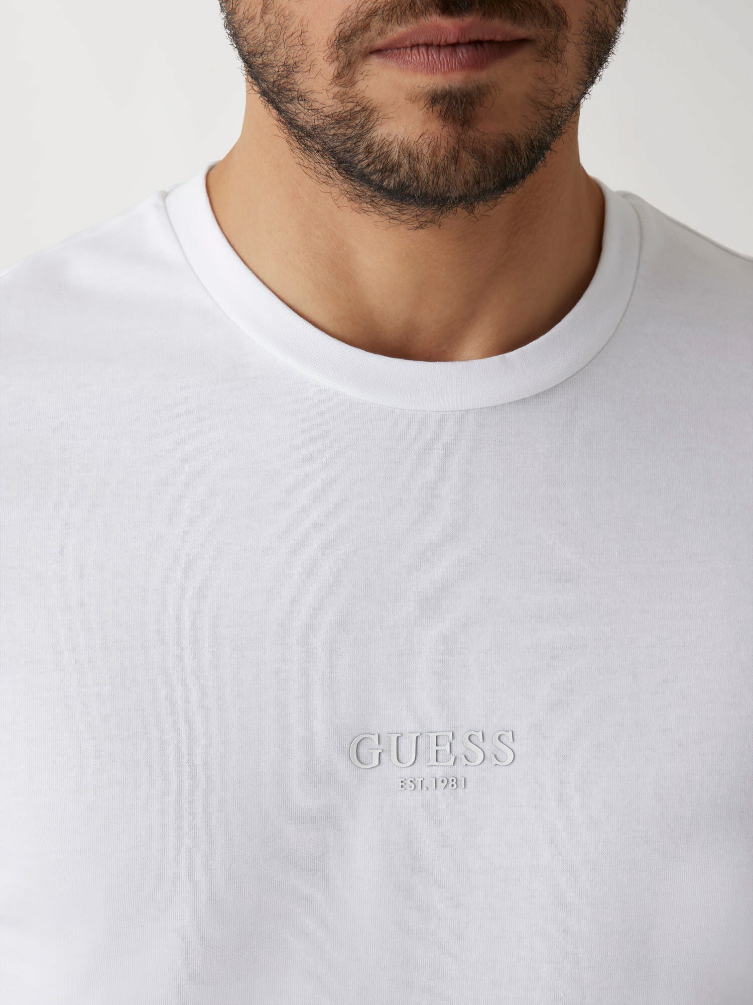 Футболка GUESS, размер M, белый — фото 1
