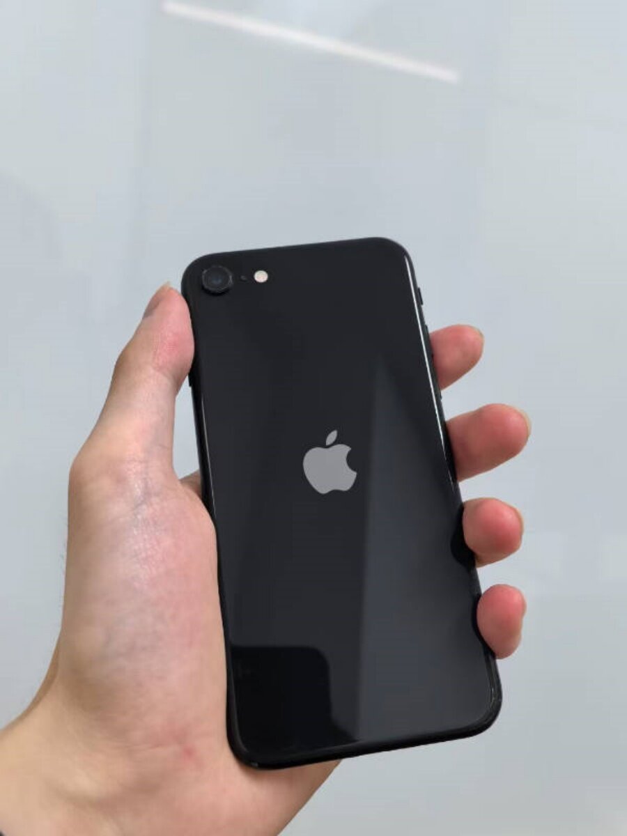 Смартфон iPhone SE2 4G 128 ГБ Чёрный Apple A13 Bionic 4.7-inch screen