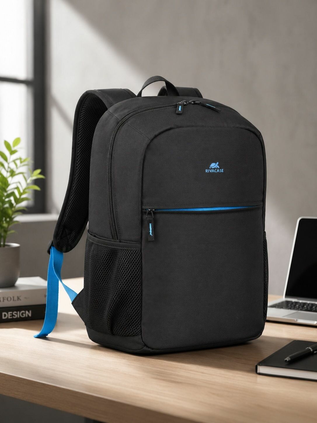 Рюкзак RivaCase для ноутбука 17.3", черный полиэстер (8069 BLACK)