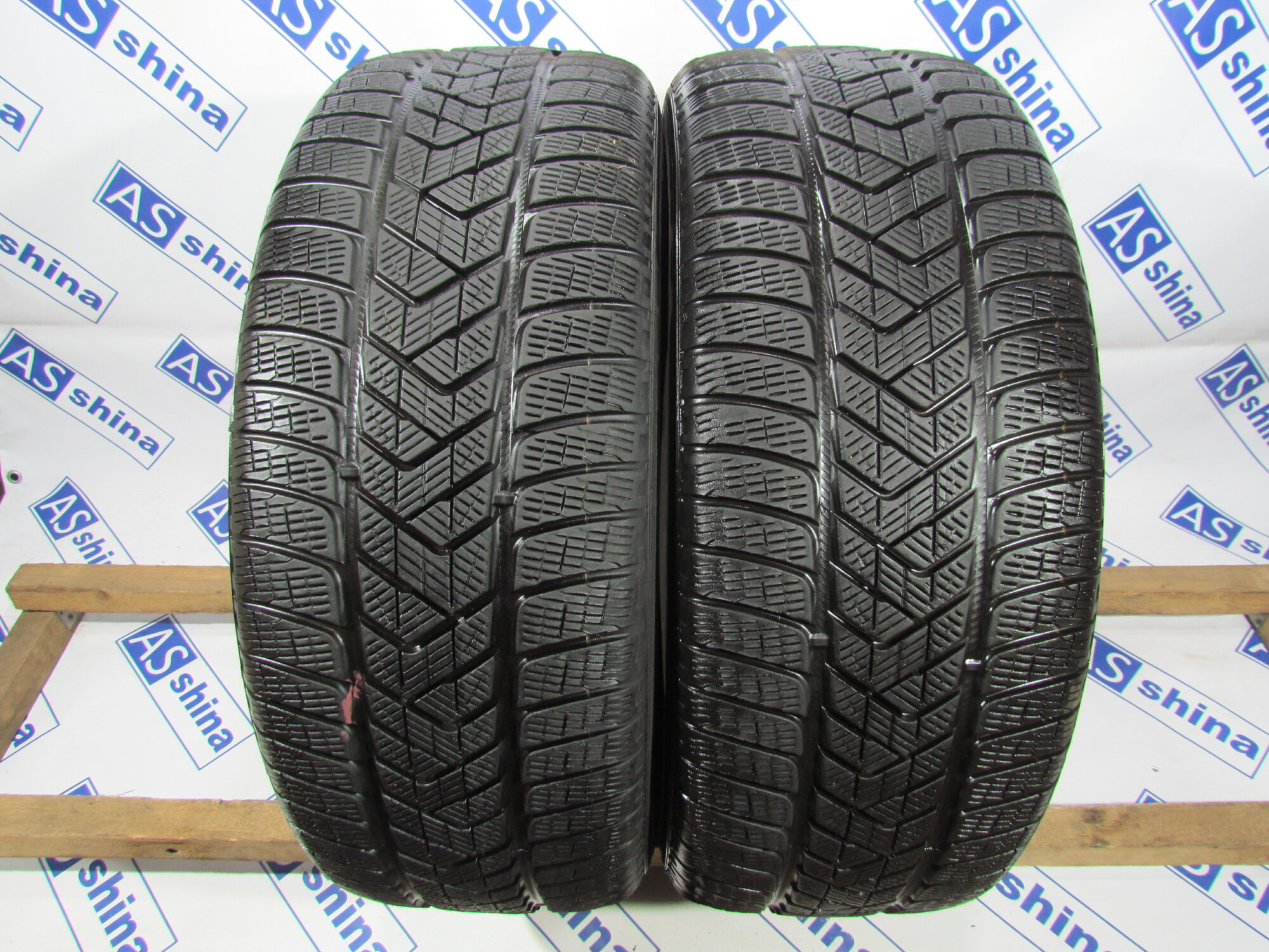 Комплект (2 шт) Pirelli Scorpion Winter 255 60 R18 зимние БУ шины 5-10% износ , артикул 0028674