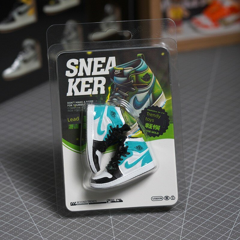 Ключен Disney зеленый - подарок с моделью Air Jordan