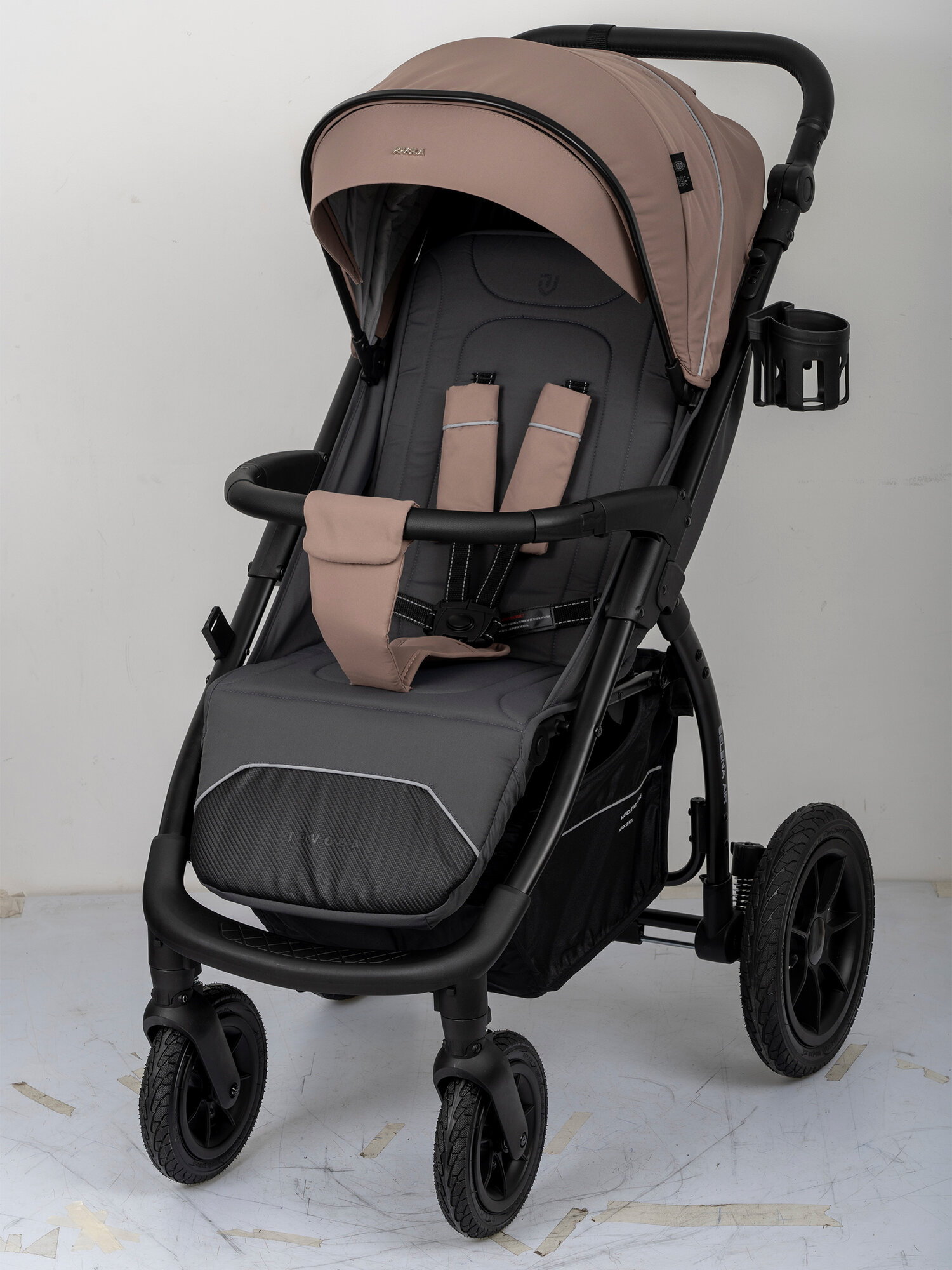 Коляска прогулочная детская Jovola Selena Air Plus, всесезонная, большие надувные колеса, амортизация, темно-бежевый-серый