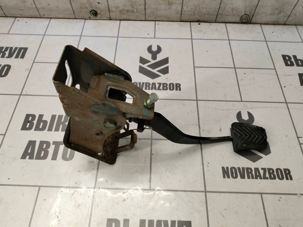 Педаль сцепления Kia Cerato 2004-2008