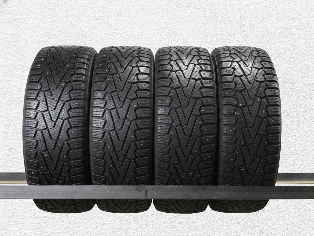 Зимние шины шипованные Pirelli Ice Zero 205/60 R16 25.0% износ PT0010939 TSB055748