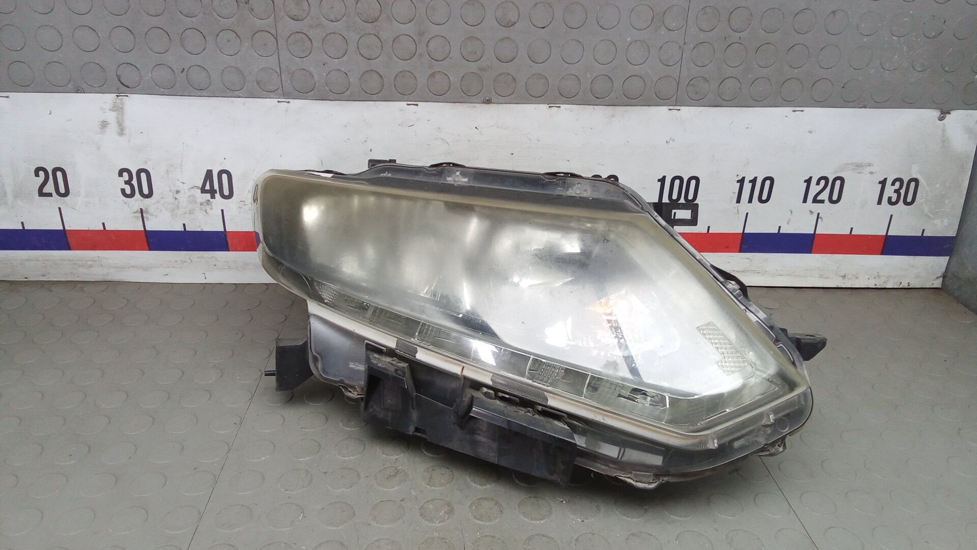 Фара правая NISSAN X-TRAIL T32, Номер 260104CA0C