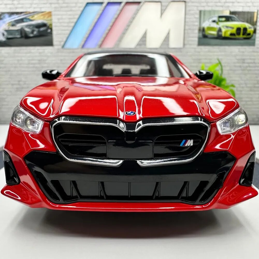 Металлическая машинка BMW M8