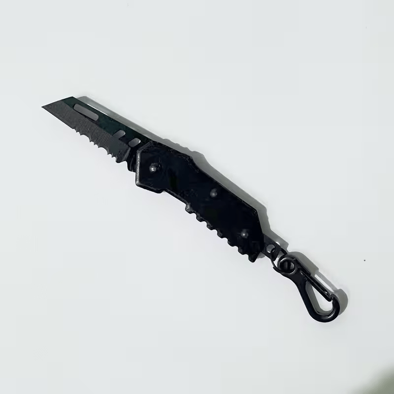 Складной мини-нож черный с карабином, карманный инструмент на брелоке, портативный универсальный нож с зубчатым лезвием, 1 шт.