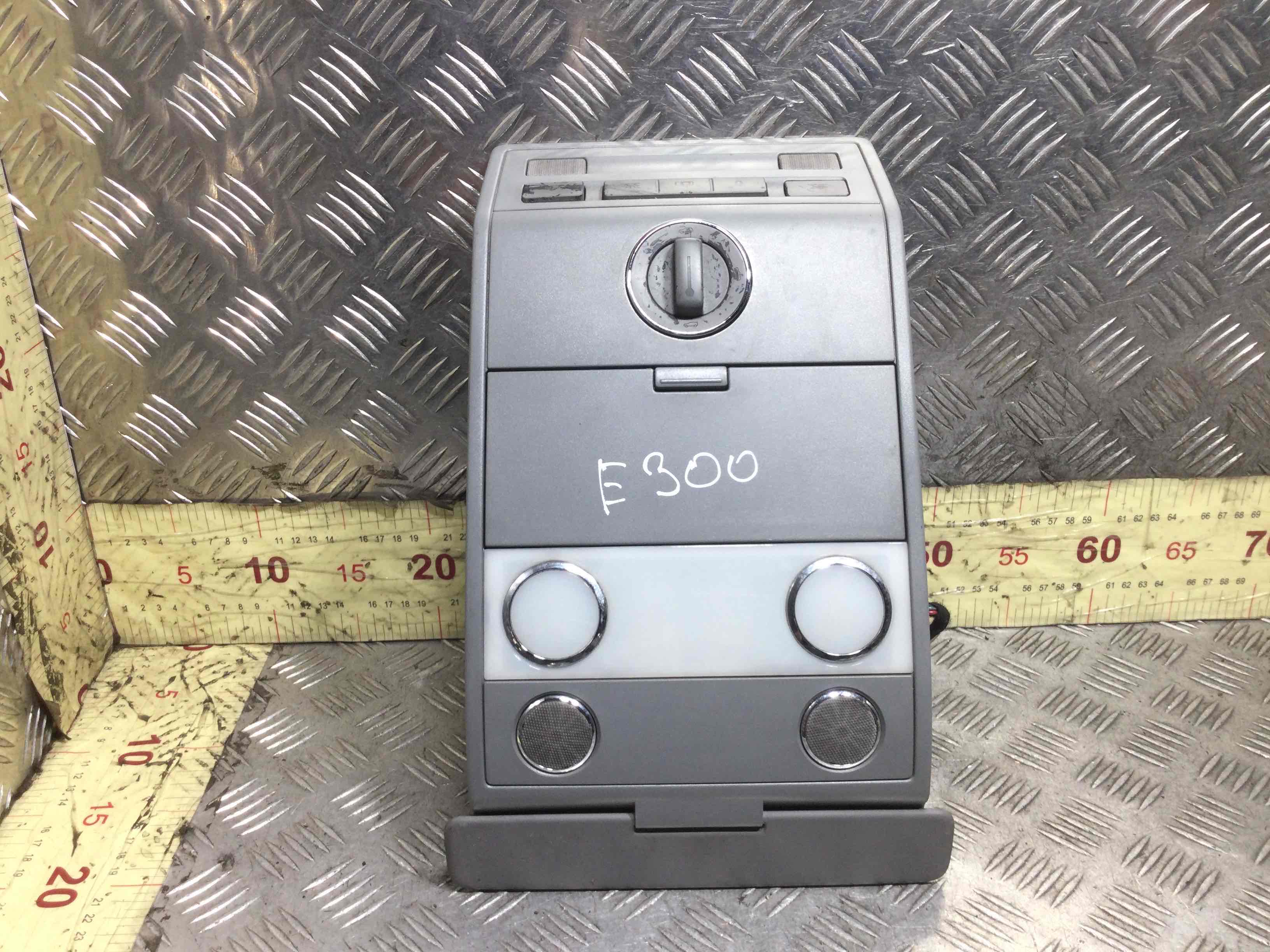 Б/У Фонарь салона (плафон) Volkswagen Touareg 1 поколение 2002-2007 2004 г.