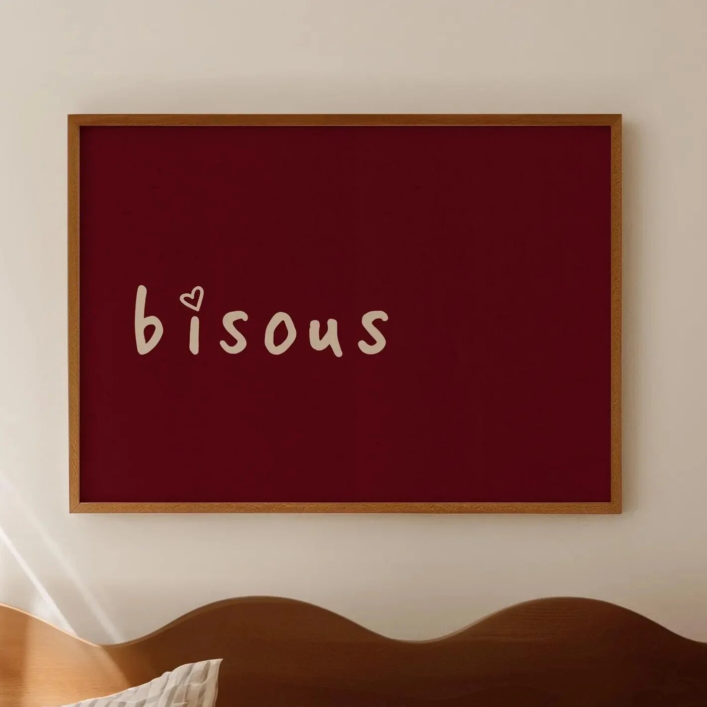 Бордовый постер "Bisous" 40x60 см, VA2030