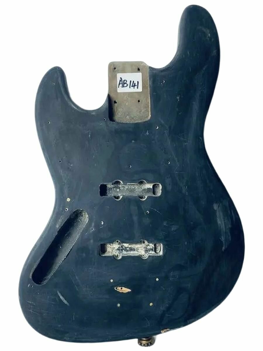 AB141: Необработанный корпус бас-гитары Jazz Bass (для левой руки) черного цвета, с поверхностными повреждениями и загрязнениями, для DIY-сборки.
