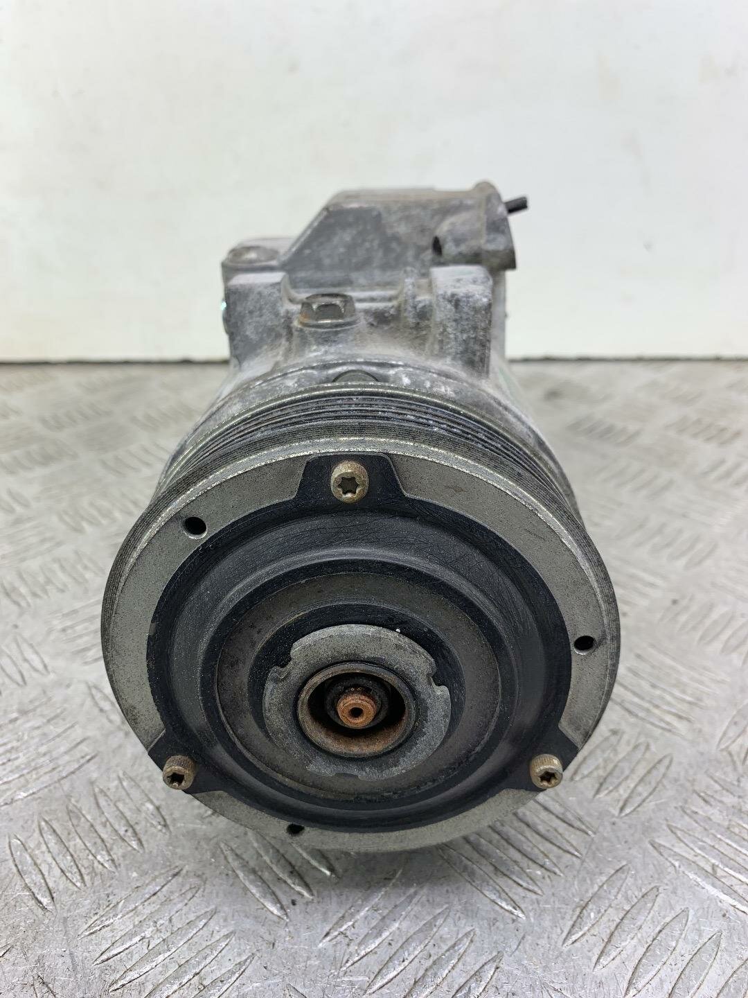 Компрессор кондиционера Volkswagen Polo 4 рест. (2005 - 2009) 6Q0820803R