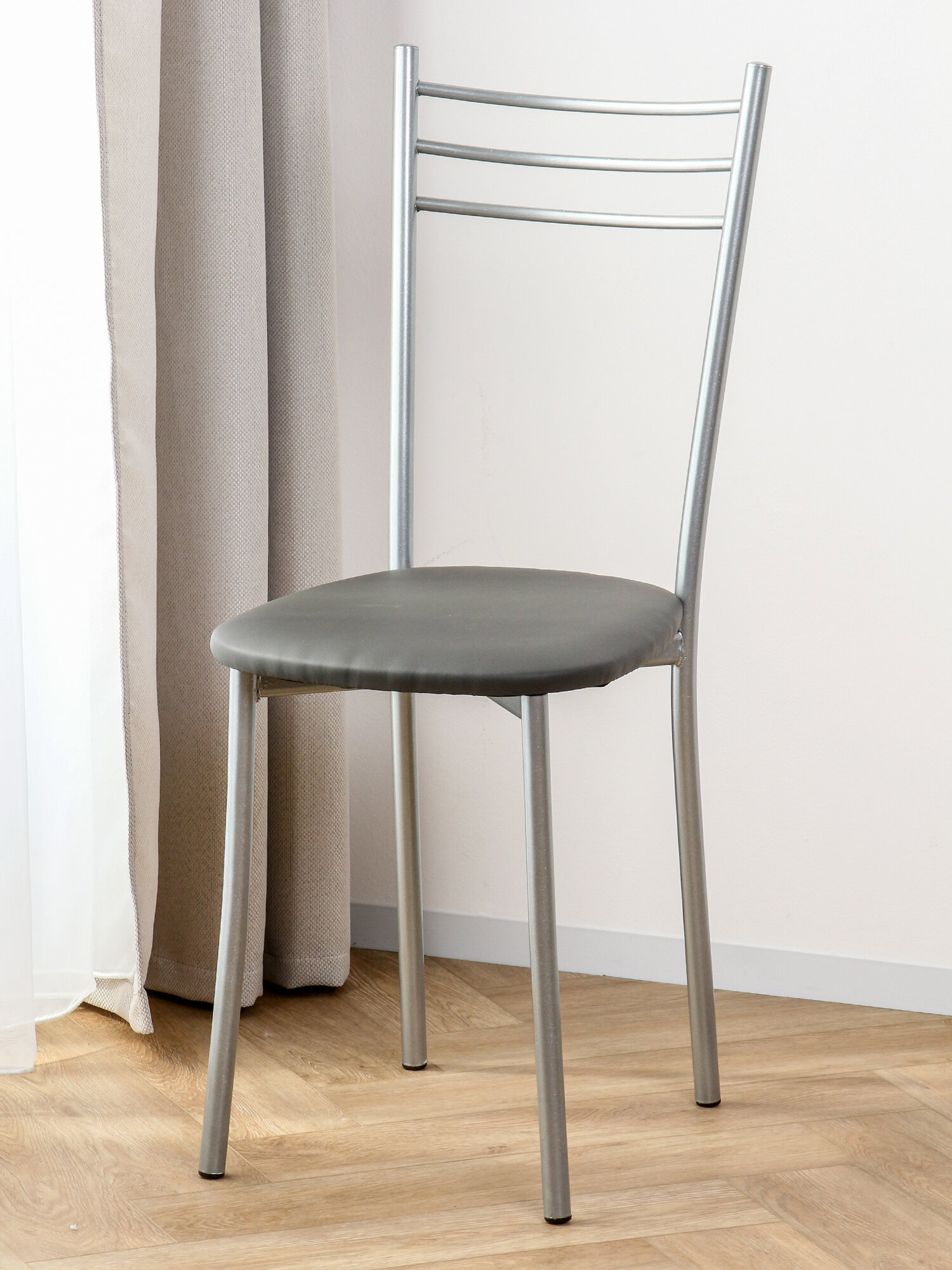 Стул кухонный Бистро 360х480х450 мм, темно-серый, экокожа, на металлических серебристых ножках, для дома и дачи.