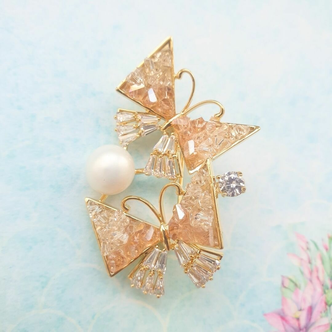 Брошь, жемчуг культивированный, стразы