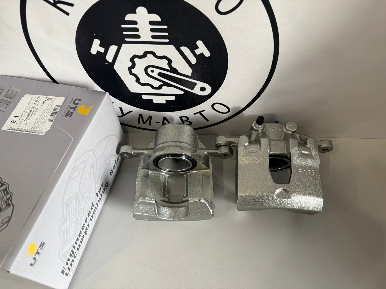 Передние тормозные суппорта(комплект) Хендай Солярис с 2010 года