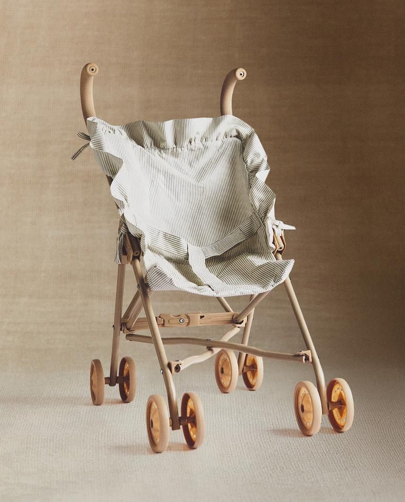 Игрушечная коляска ZARA HOME 8618/052 - со складной металлической конструкцией, 56 х 27,5 х 42,5 см, цвет бежевый